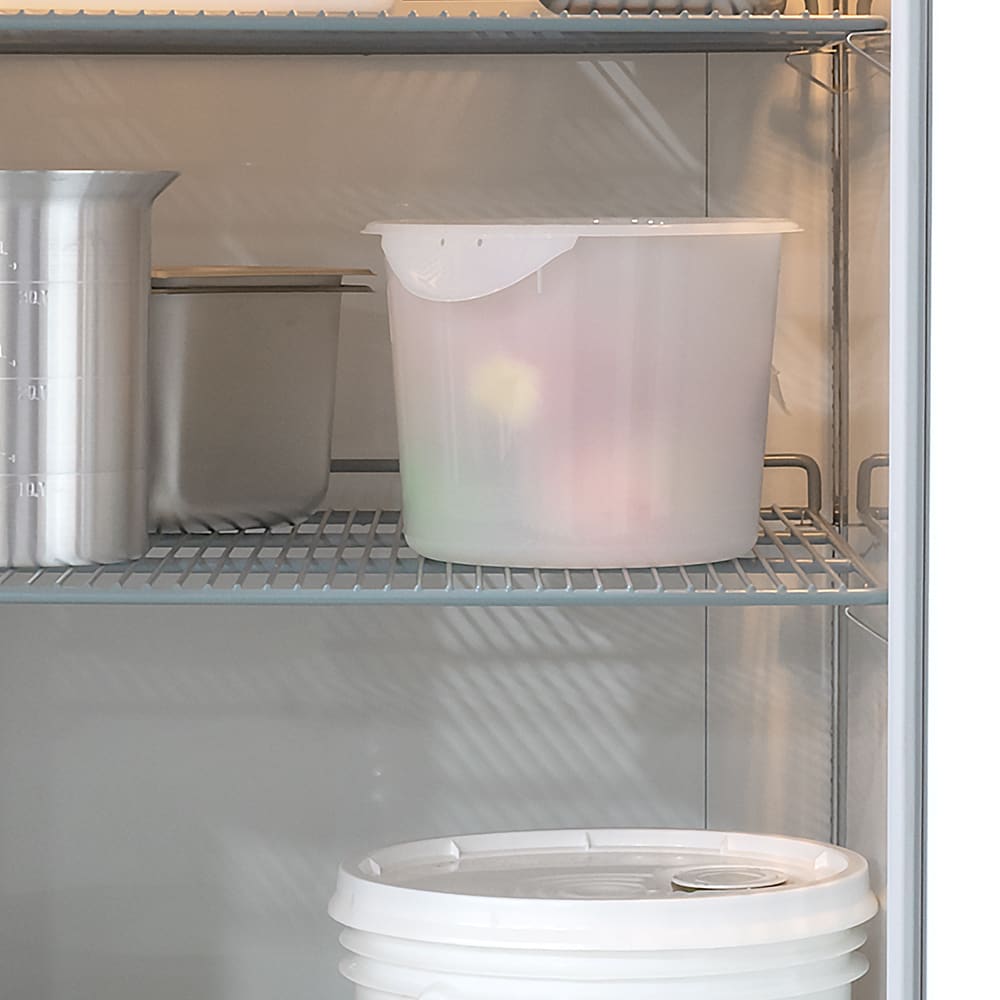 Rubbermaid FG572300WHT 6 qt Round Storage Container - White Poly