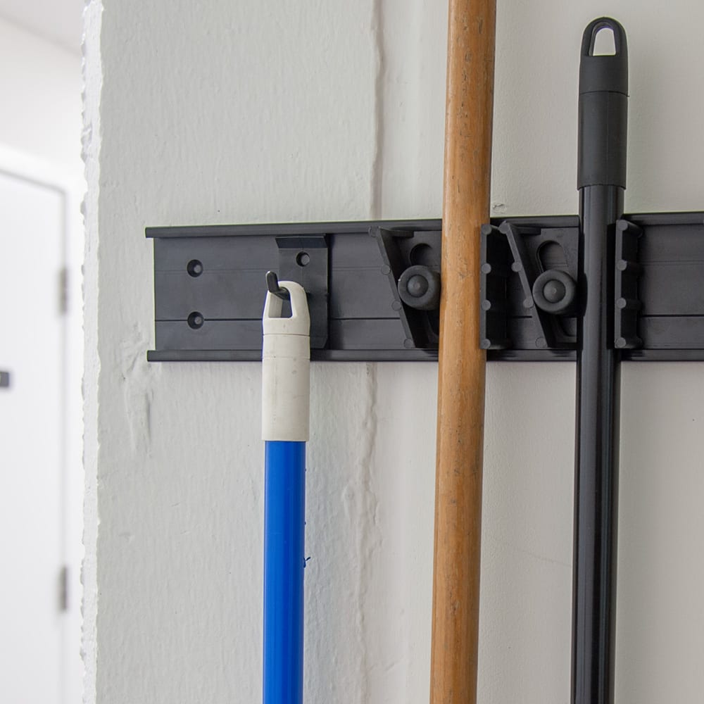 Carlisle 4073200 Roll 'N Grip Holder - 2 1/2x3 3/4x1/2