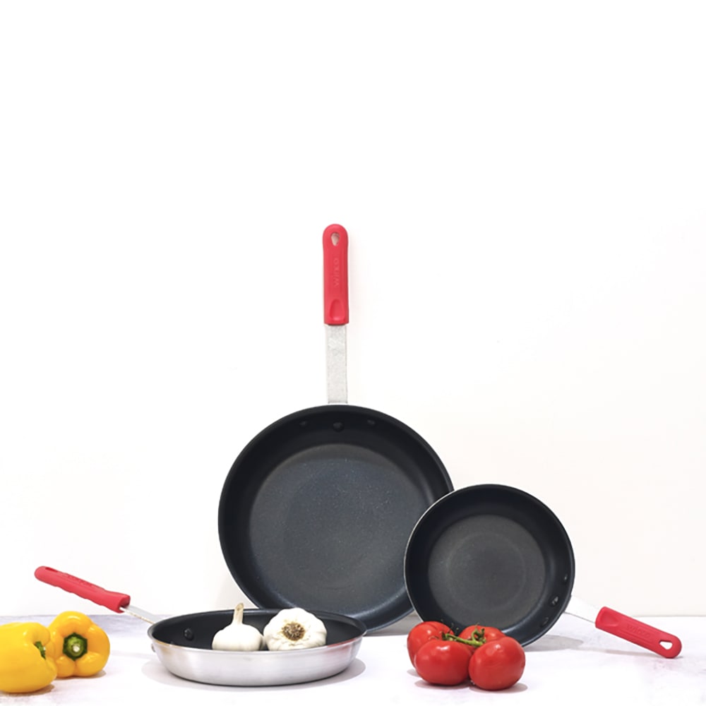 Winco AFP-8NS-H 8" Non Stick Aluminum Frying Pan w/ Solid Silicone Handle