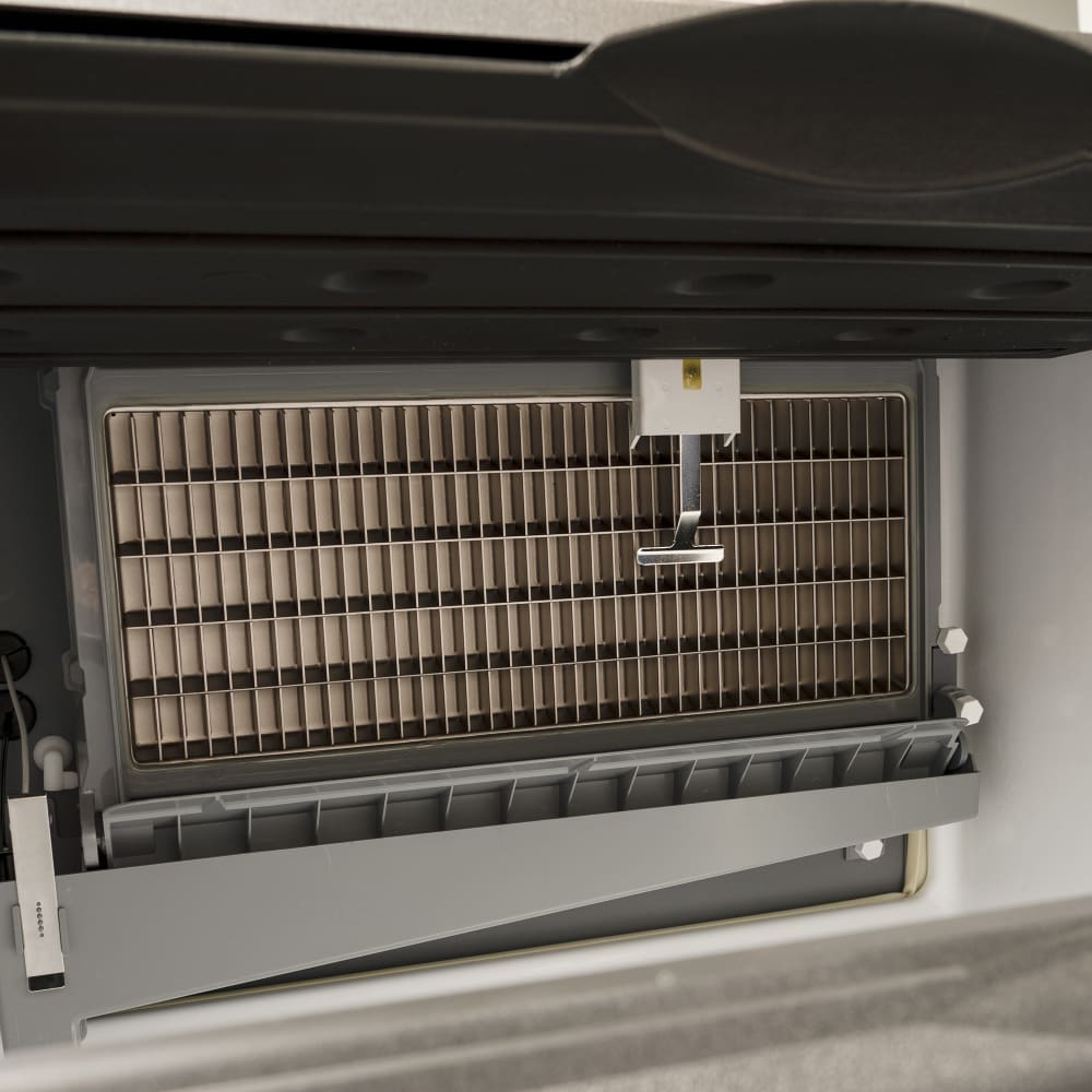 ICETRO IU-0220-AH 26" Half Cube Undercounter Ice Machine - 202 lbs/day ...