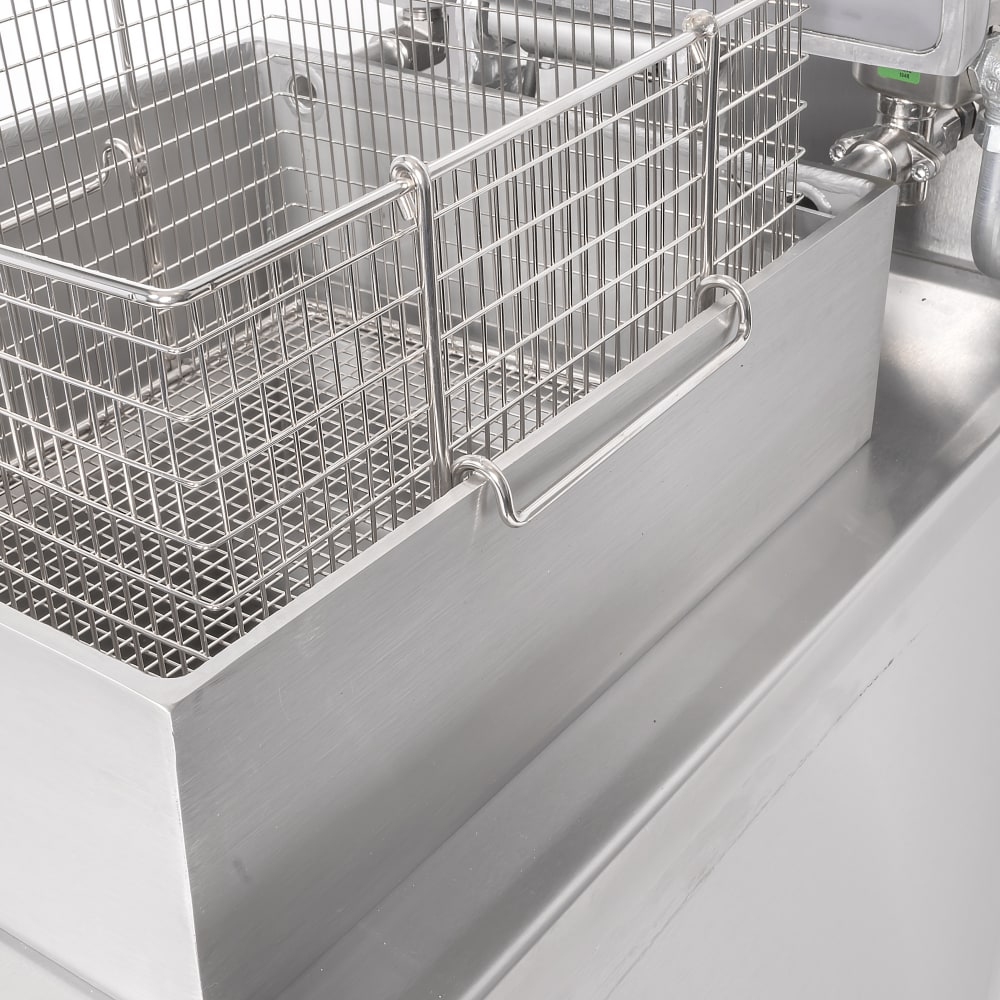 Henny Penny PFG600.19 43 lb Liquid Propane Gas Pressure Chicken Fryer - 80,000 BTU