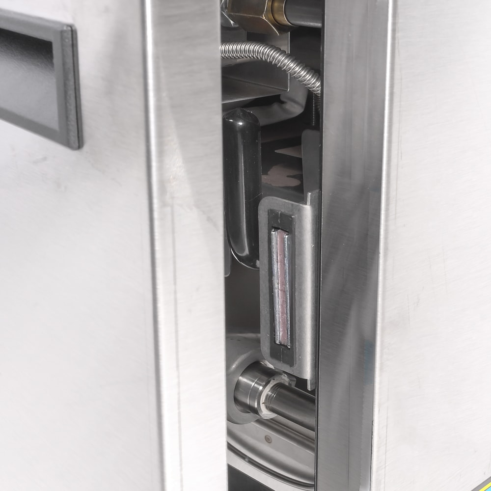 Henny Penny PFG600.19 43 lb Liquid Propane Gas Pressure Chicken Fryer - 80,000 BTU