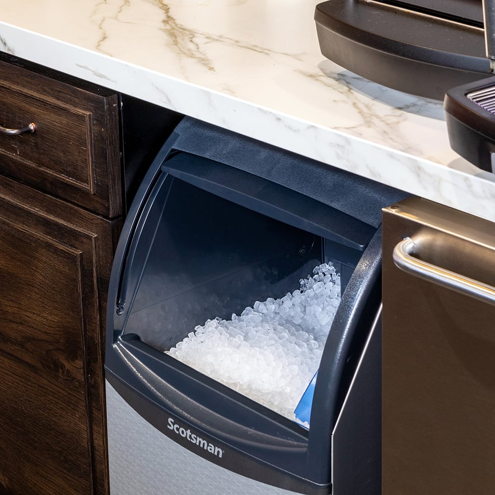 Scotsman UN1215AX-1 15"W Nugget Undercounter Ice Machine - 129 lbs/day ...