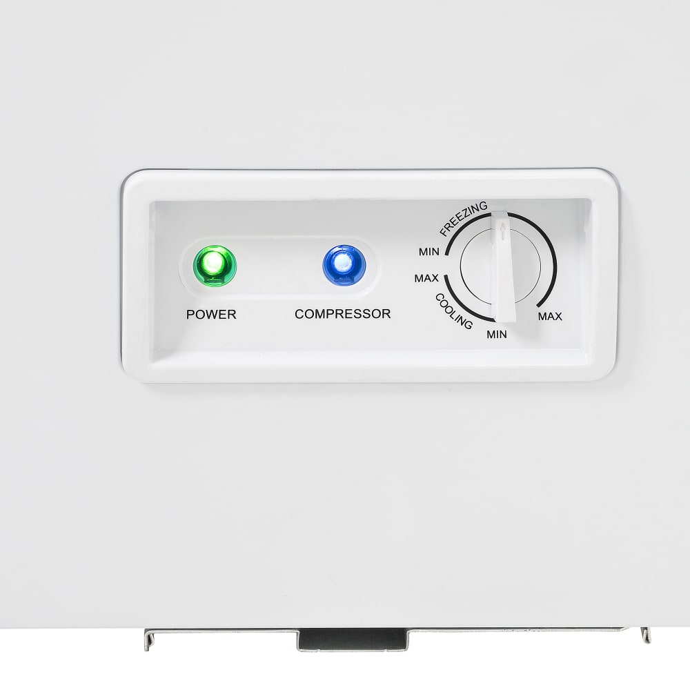 MoTak MCF-5 30" Mobile Chest Freezer w/ (1) Basket - White, 115v