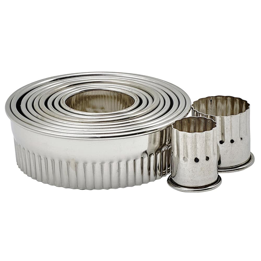 Winco CST-1 11 Piece Round & Fluted Cookie Cutter Set w/ Storage ...